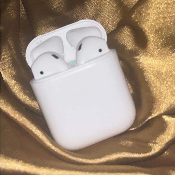 Apple | Headphones | Everything Work Perfectly Fine | Poshmark